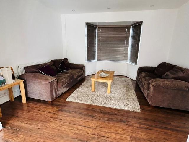 3 bedroom semi detached house to rent