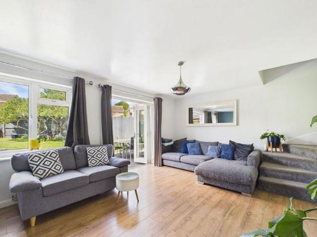 3 bedroom semi detached house to rent