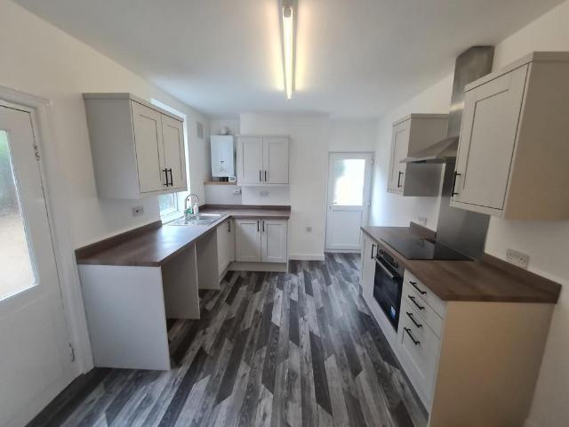 3 bedroom semi detached house to rent