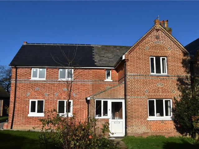 3 bedroom semi detached house to rent