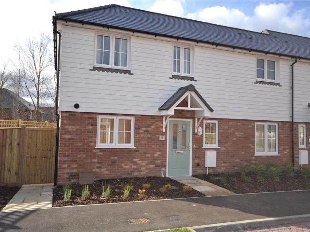 3 bedroom semi detached house to rent