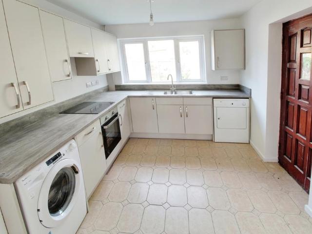 3 bedroom semi detached house to rent