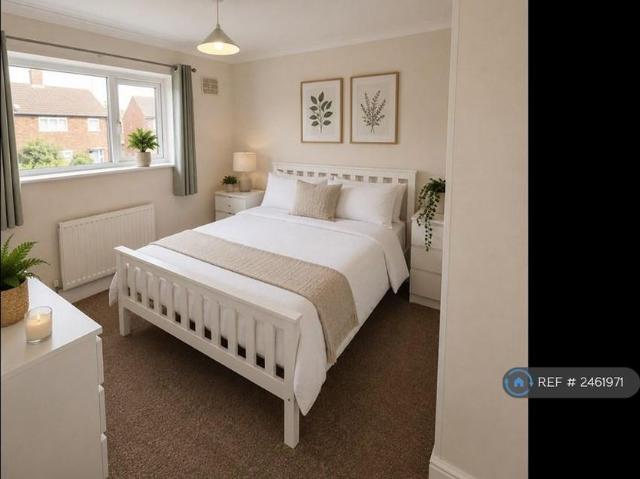 3 bedroom semi detached house to rent