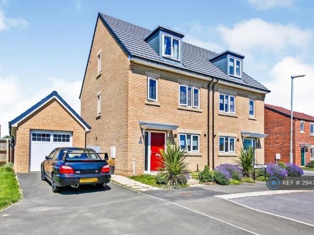 3 bedroom semi detached house to rent