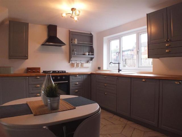 3 bedroom semi detached house to rent