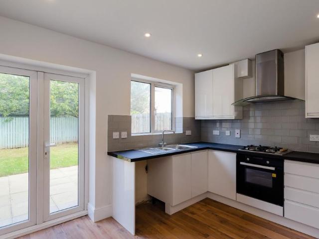 3 bedroom semi detached house to rent