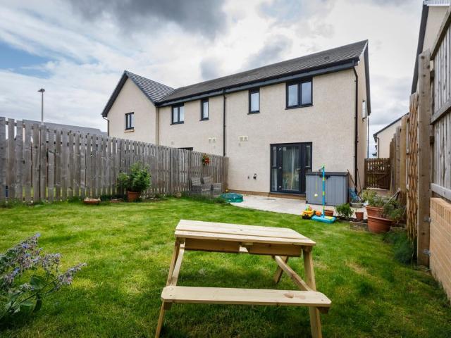 3 bedroom semi detached house to rent