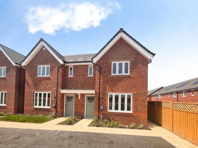 3 bedroom semi detached house to rent