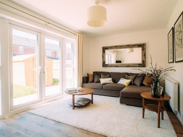3 bedroom semi detached house to rent