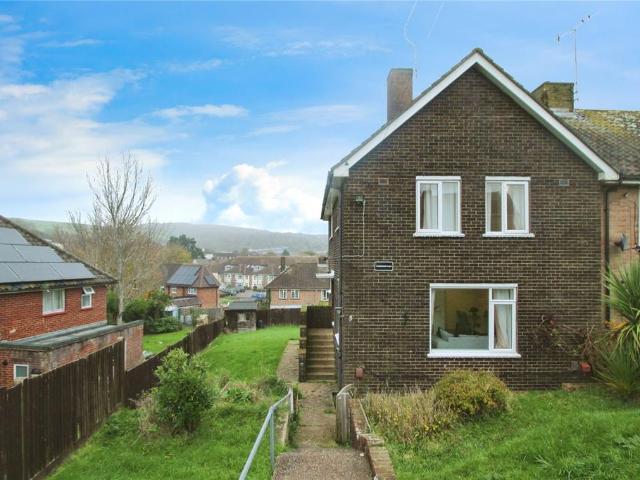 3 bedroom semi detached house to rent