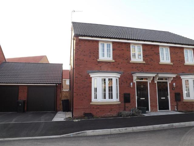 3 bedroom semi detached house to rent