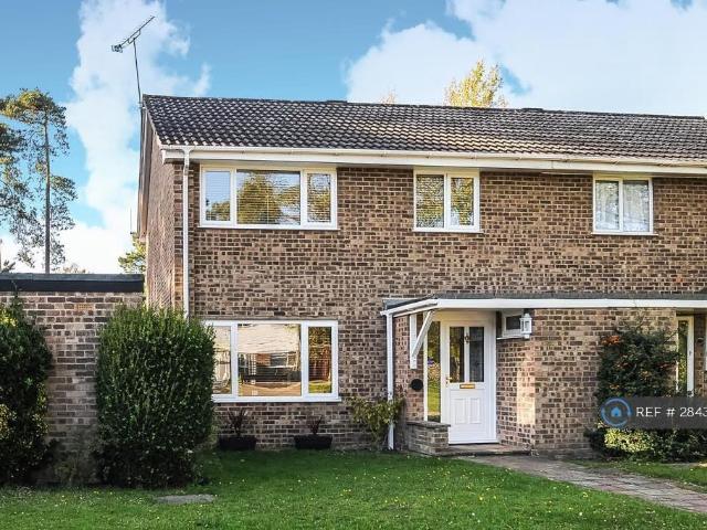 3 bedroom semi detached house to rent