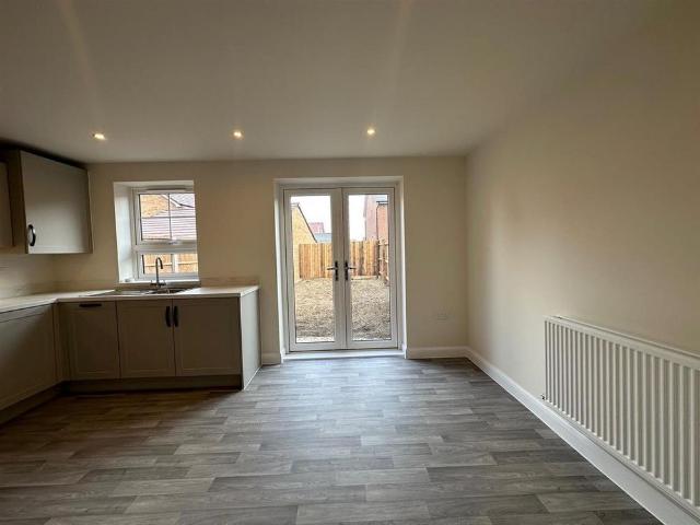 3 bedroom semi detached house to rent