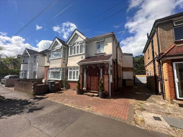 3 bedroom semi detached house to rent