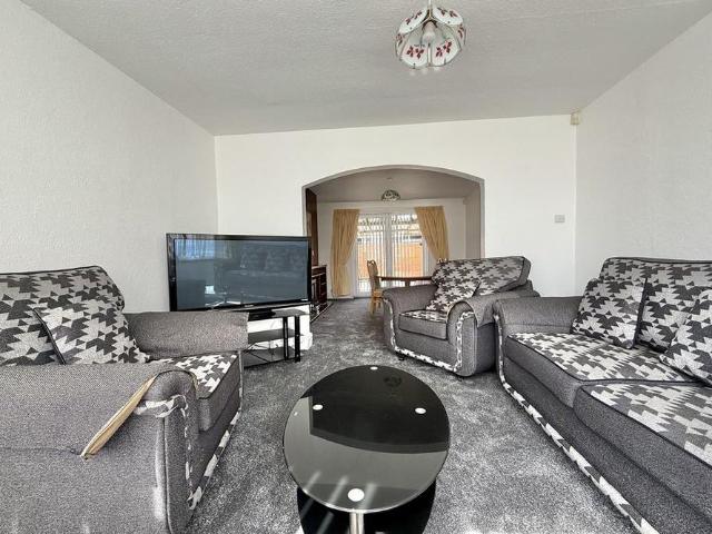 3 bedroom semi detached house to rent