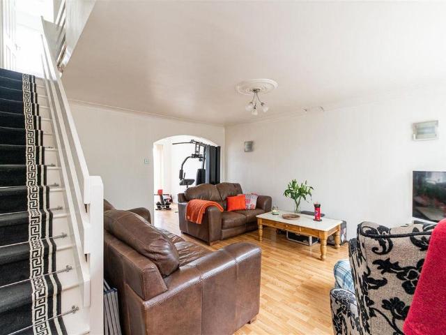 3 bedroom semi detached house to rent