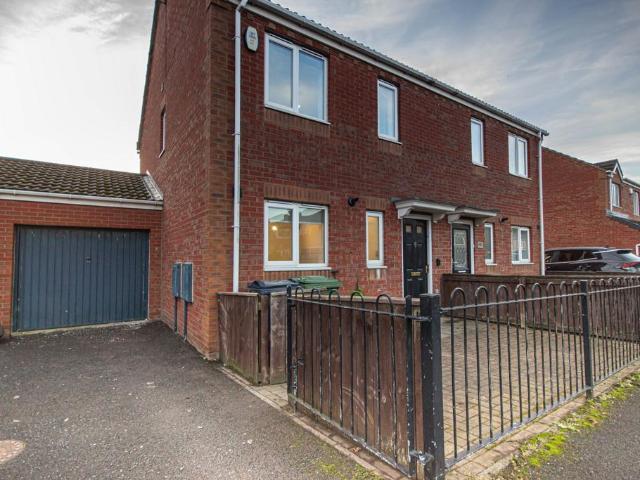 3 bedroom semi detached house to rent