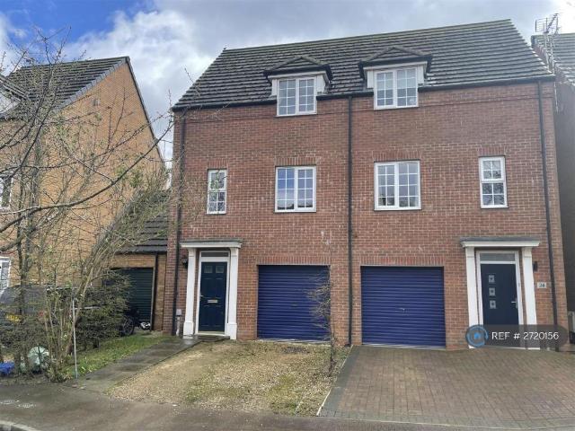 3 bedroom semi detached house to rent