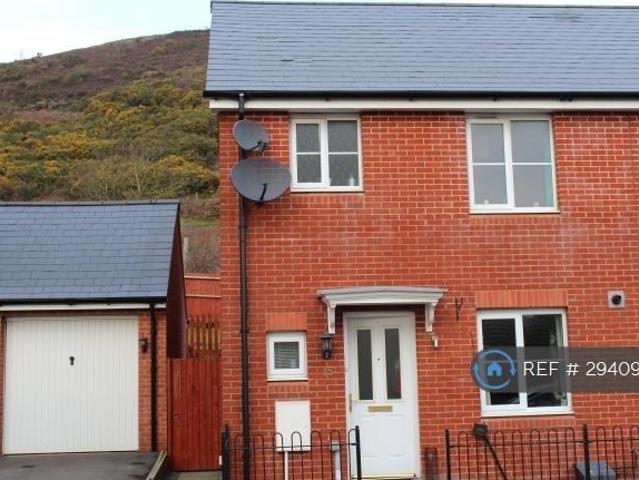 3 bedroom semi detached house to rent