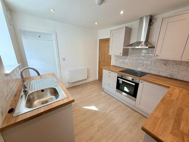3 bedroom semi detached house to rent