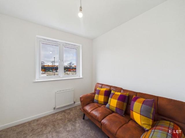 3 bedroom semi detached house to rent