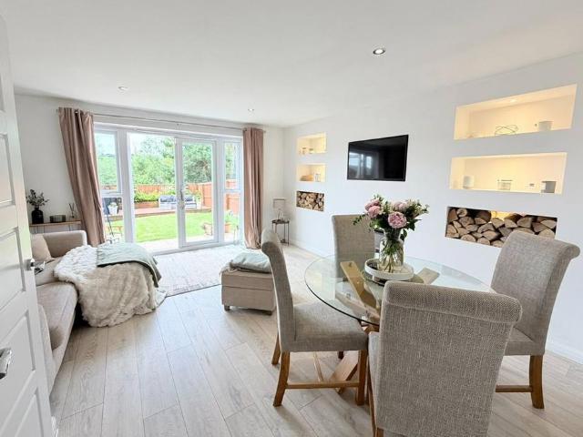 3 bedroom semi detached house to rent