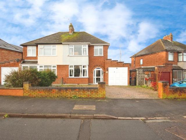 3 bedroom semi detached house to rent