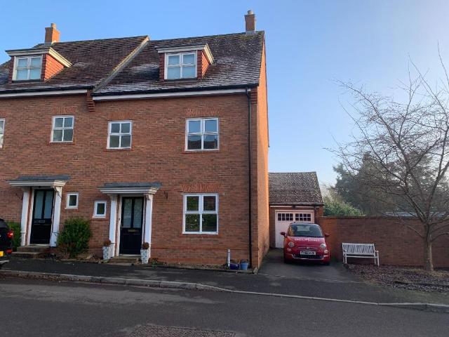 3 bedroom semi detached house to rent
