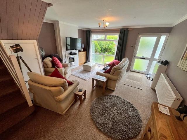 3 bedroom semi detached house to rent