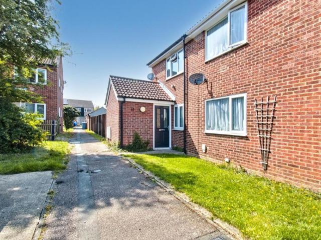 3 bedroom semi detached house to rent