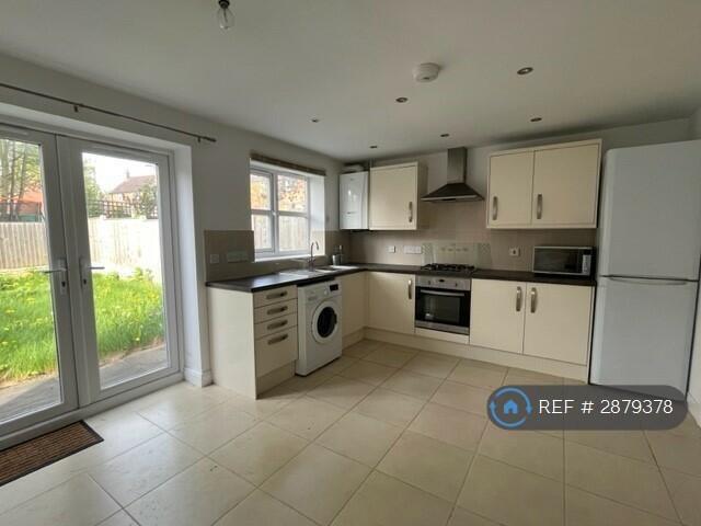 3 bedroom semi detached house to rent