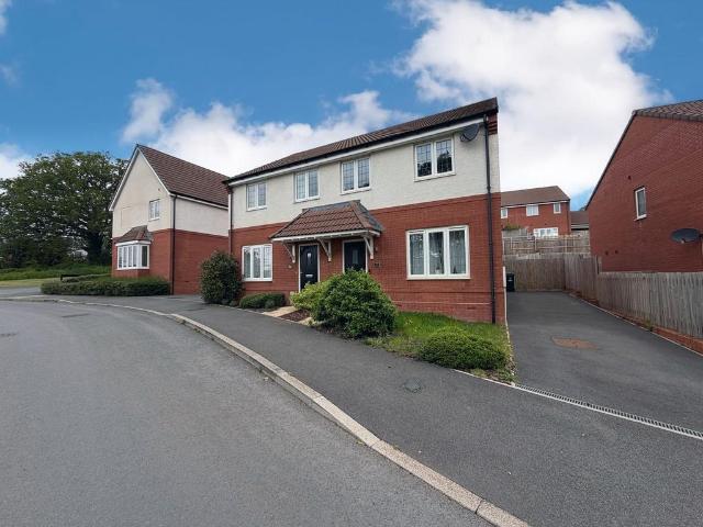 3 bedroom semi detached house to rent