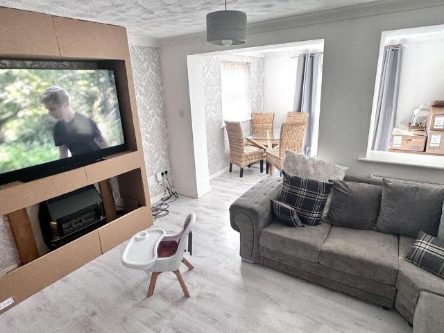 3 bedroom semi detached house to rent