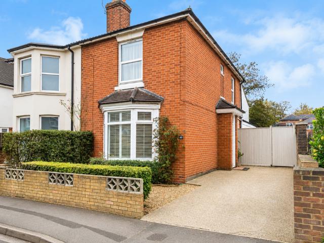 3 bedroom semi detached house to rent