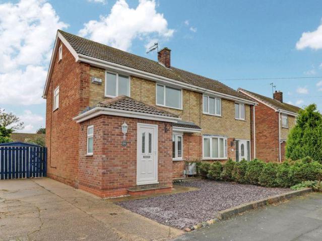 3 bedroom semi detached house to rent