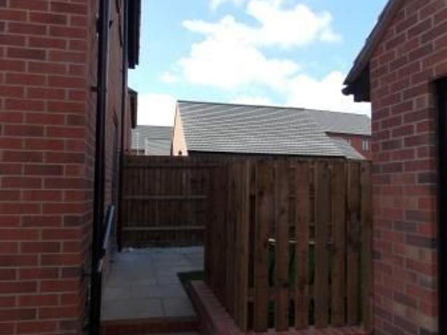 3 bedroom semi detached house to rent