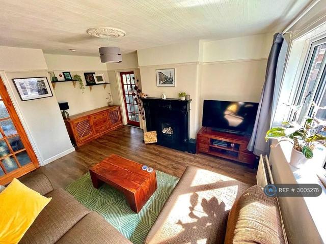 3 bedroom semi detached house to rent