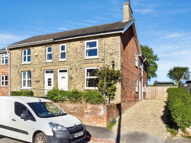3 bedroom semi detached house to rent