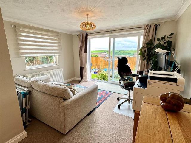3 bedroom semi detached house to rent
