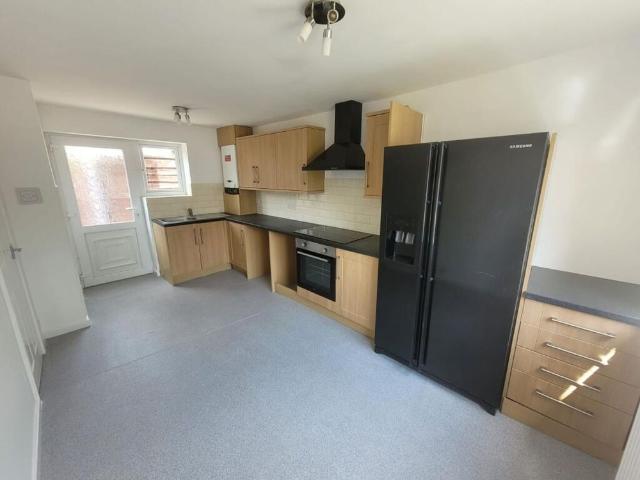 3 bedroom semi detached house to rent