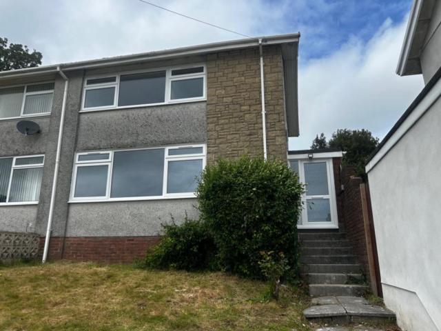 3 bedroom semi detached house to rent