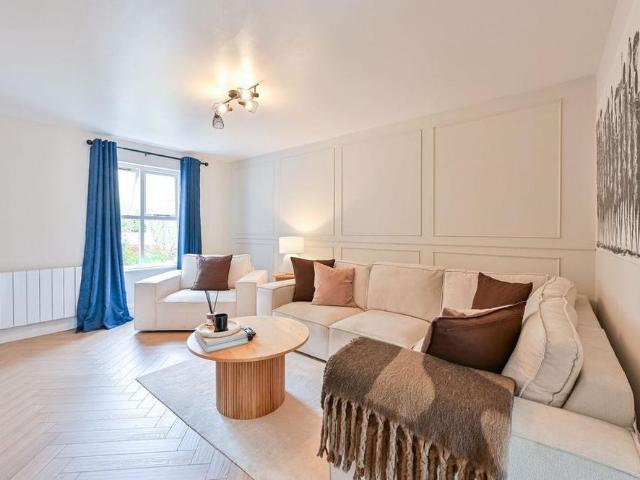 3 bedroom semi detached house to rent