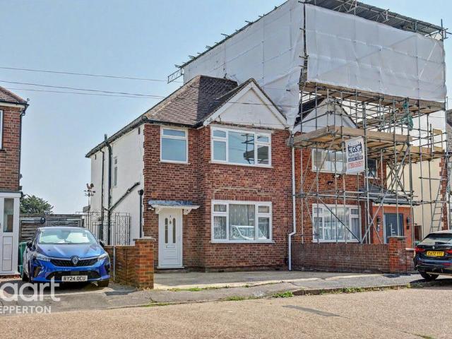3 bedroom semi detached house to rent