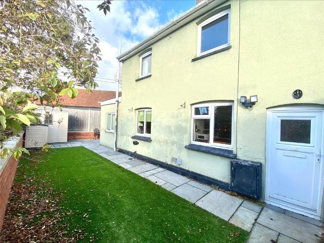 3 bedroom semi detached house to rent