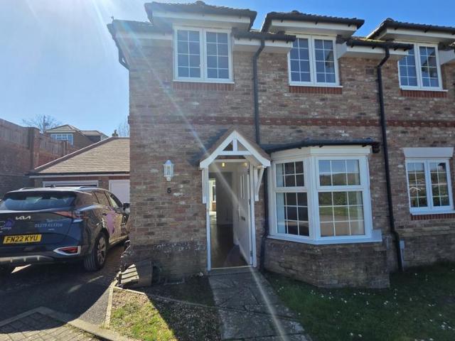 3 bedroom semi detached house to rent