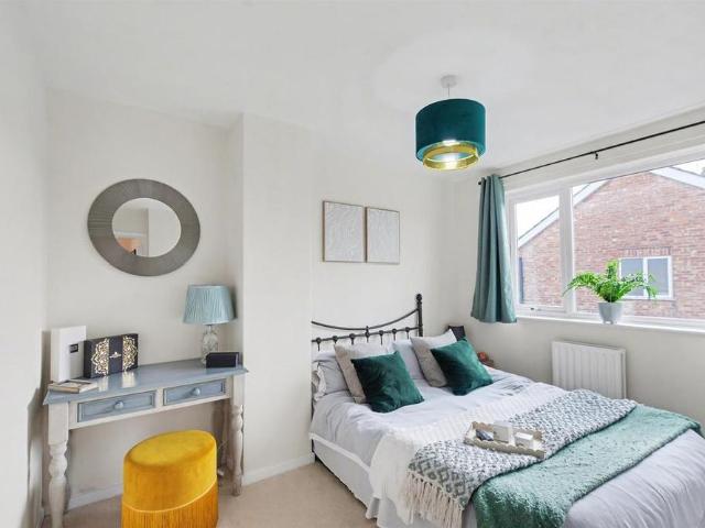 3 bedroom semi detached house to rent