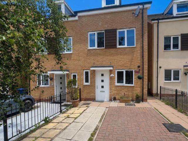 3 bedroom semi detached house to rent
