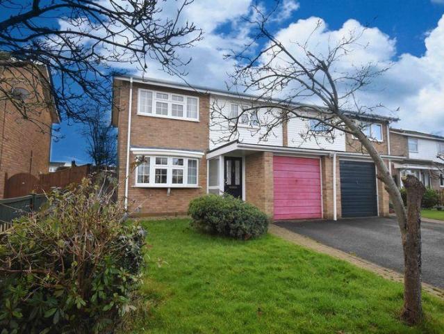 3 bedroom semi detached house to rent