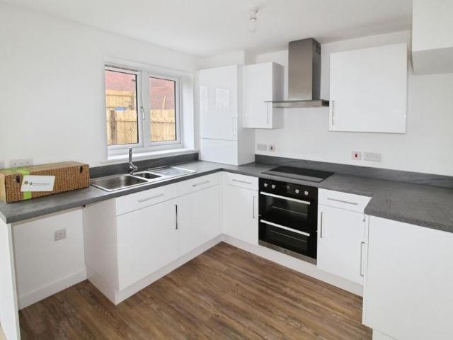 3 bedroom semi detached house to rent