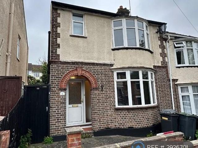 3 bedroom semi detached house to rent